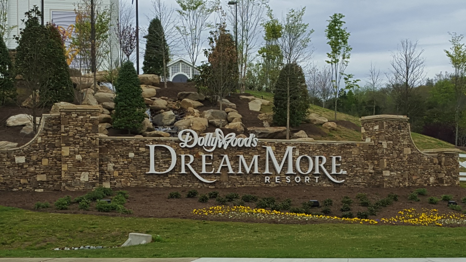 10 Reasons to stay at Dollywood’s DreamMore Resort